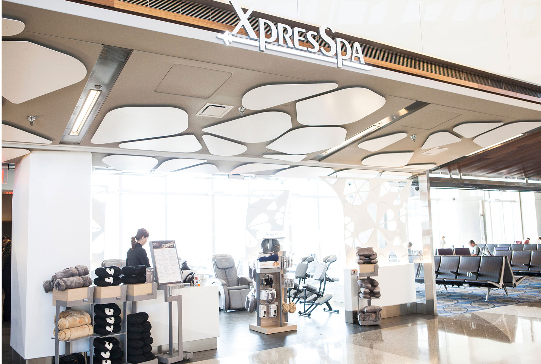 Arktura Solutions Studio® - XpresSpa LAX - Custom Ceiling