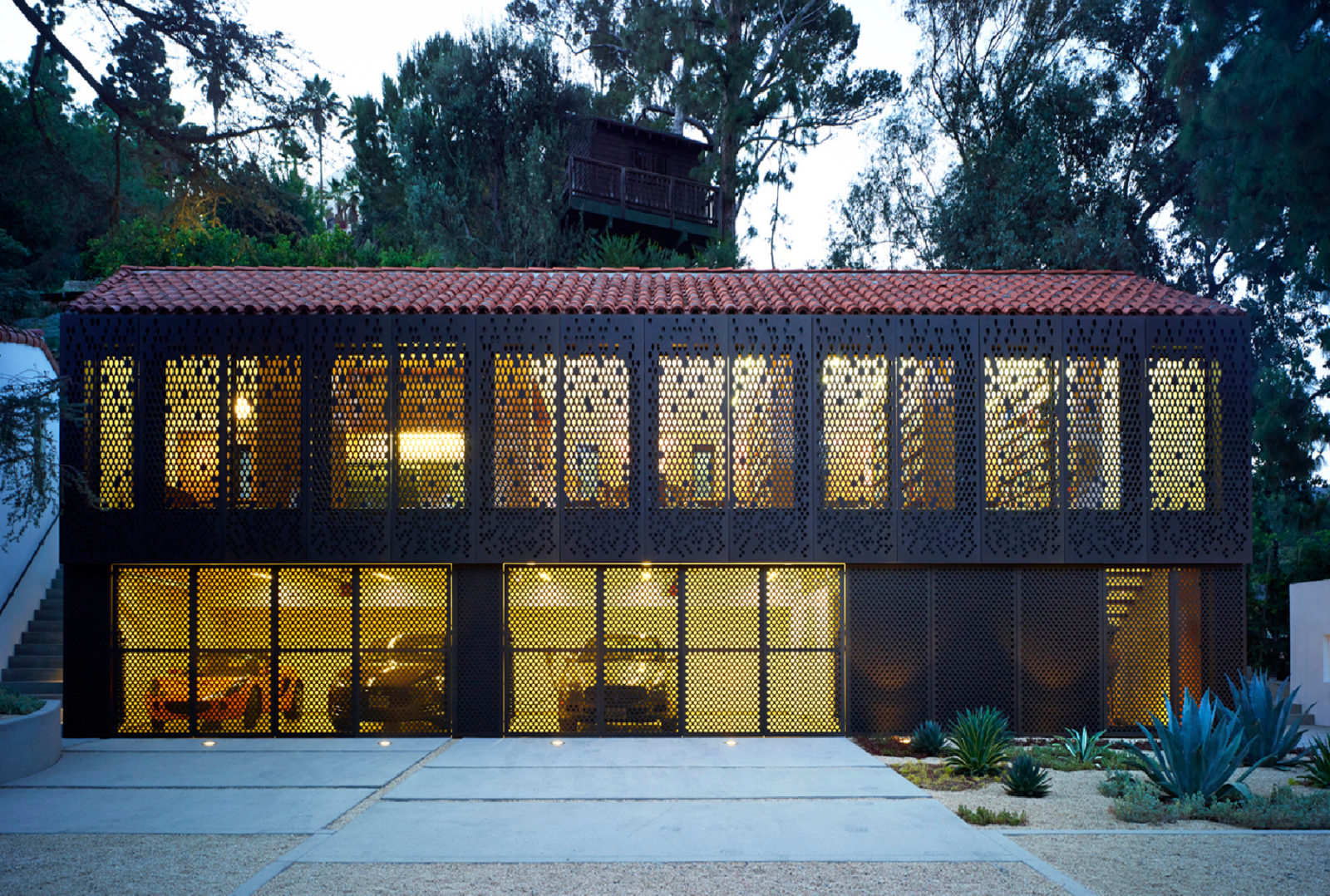 Arktura Solutions Studio® - Silver Lake Screens- Screen & Wall System