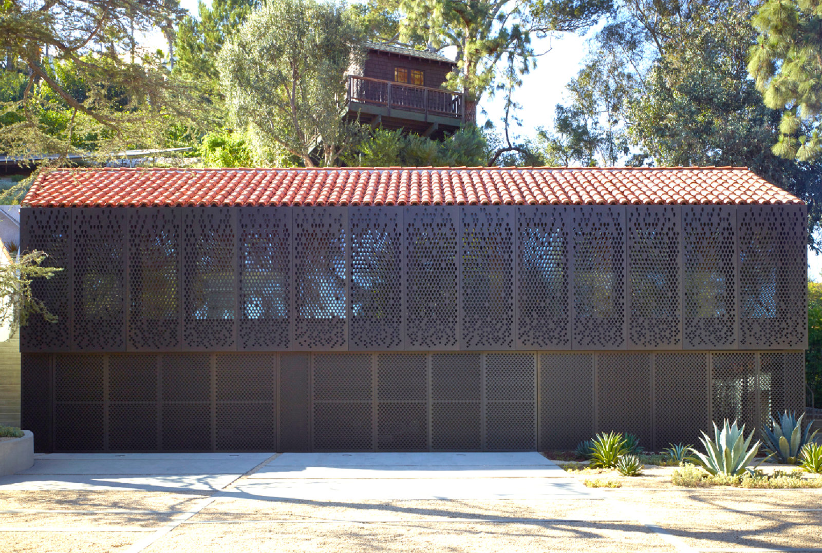 Arktura Solutions Studio® - Silver Lake Screens- Screen & Wall System