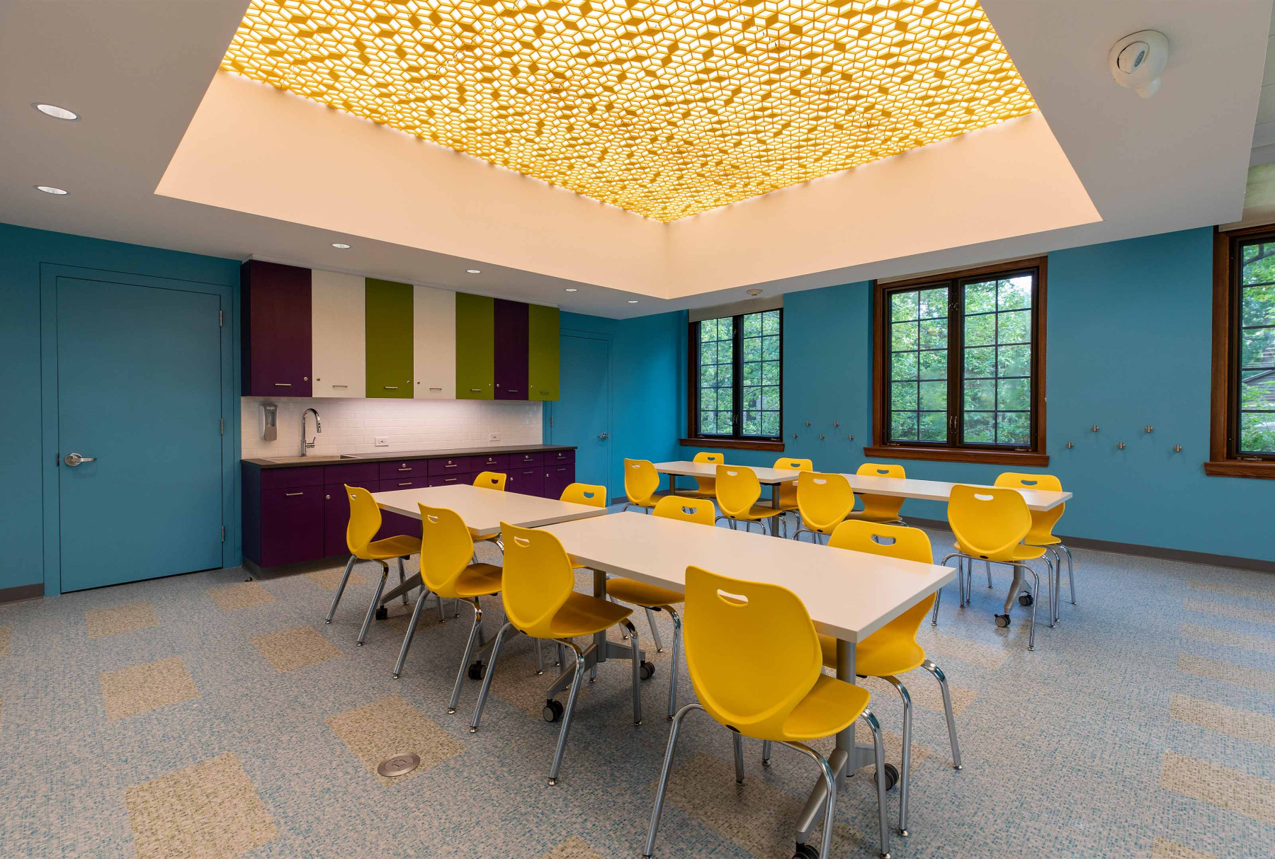 9 Colorful Wall and Ceiling Panel Ideas for Commercial Projects - Arktura