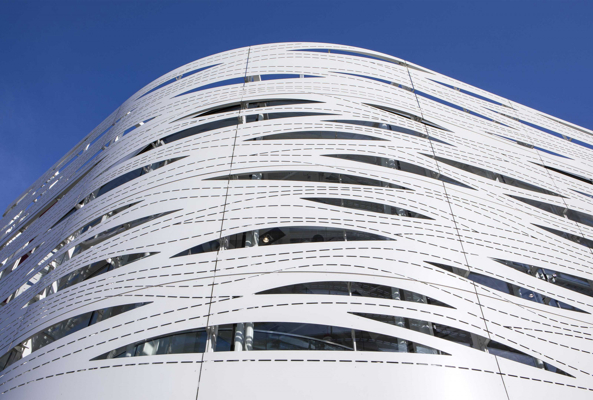 7 Metal Screen Facade Design Ideas to Enhance Your Branding