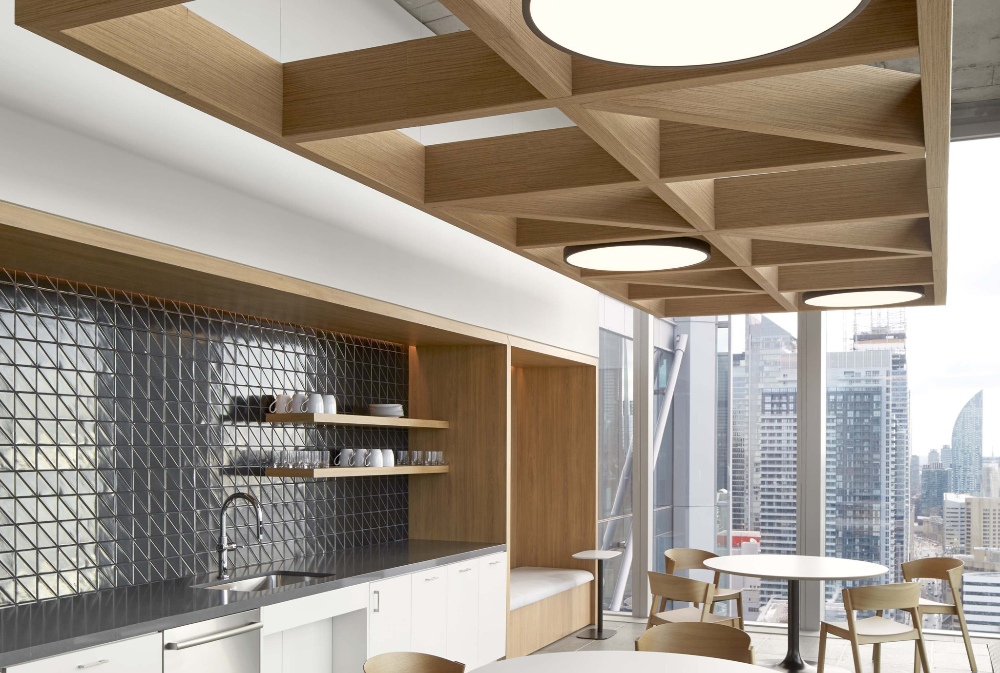 6 Benefits to Use Trellis Ceiling in a Commercial Space