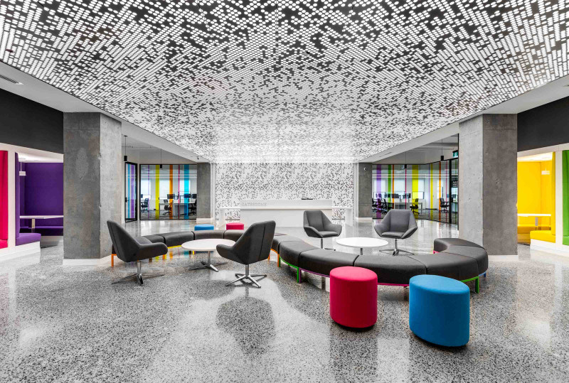 Floating Ceiling Panels: The Growing Trend in Office Design